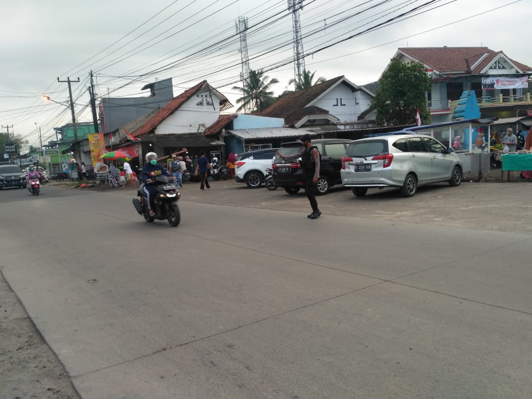 Personel Ditsamapta Polda Banten Melakukan Pengaturan Lalu Lintas ... Personel Ditsamapta Polda Banten Melakukan Pengaturan Lalu Lintas ...