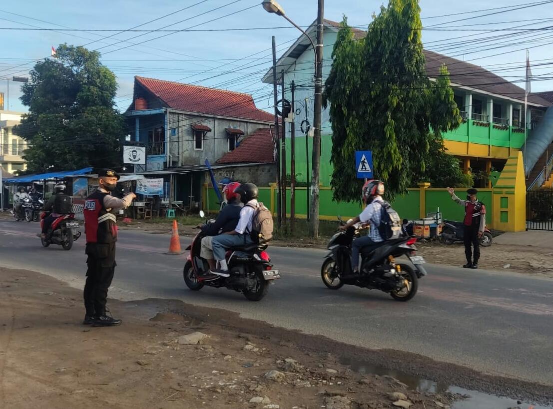 Personel Ditsamapta Polda Banten Laksanakan Pengaturan Lalu Lintas ... Personel Ditsamapta Polda Banten Laksanakan Pengaturan Lalu Lintas ...
